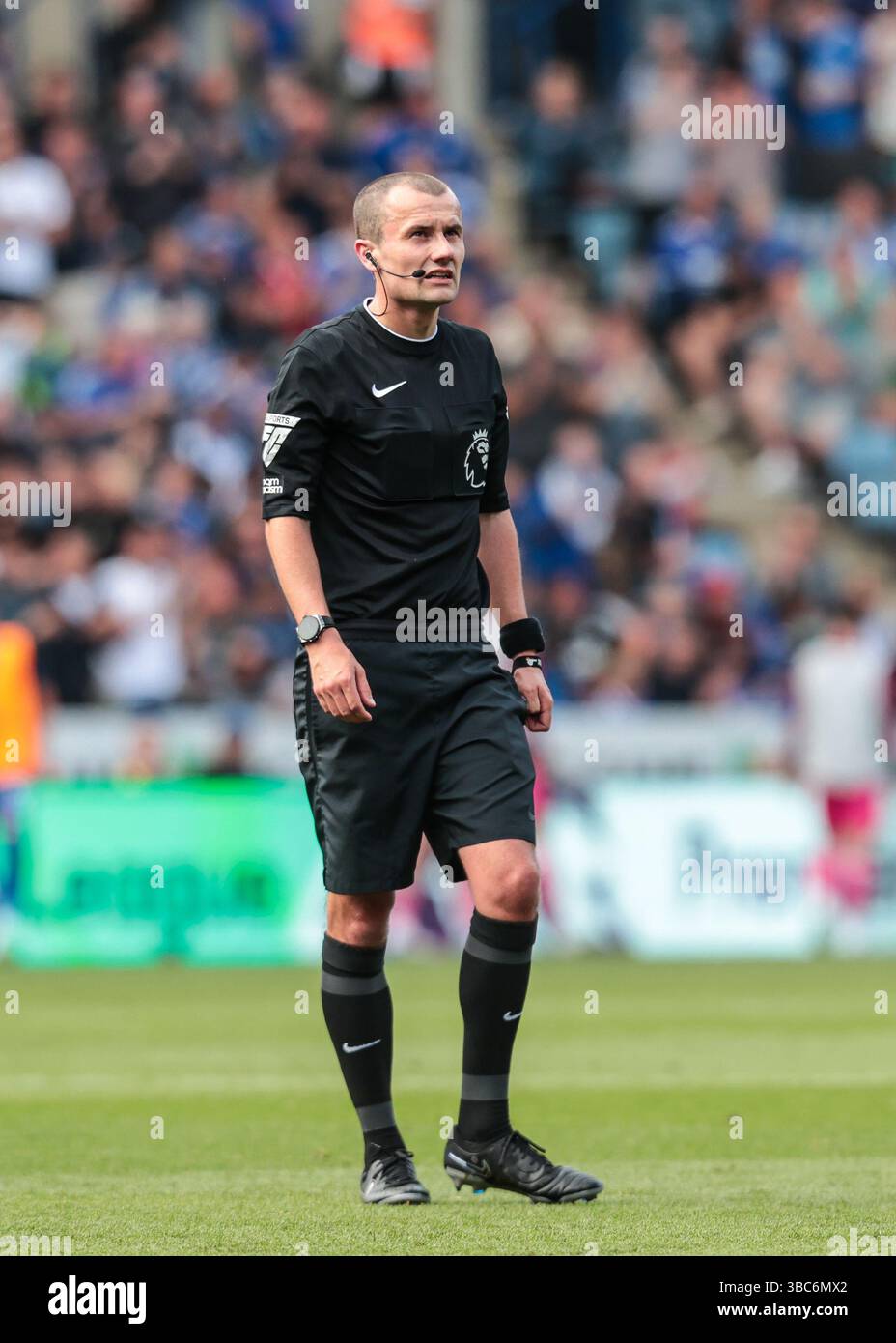 referee Andre Kitchen during the Premier League match Leicester City vs ...