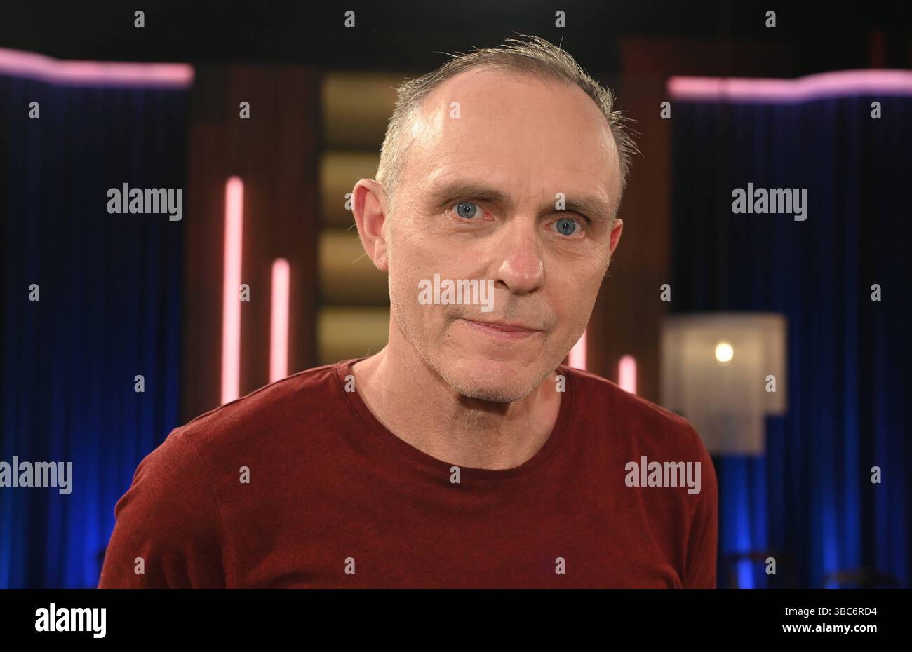 Schauspieler Dirk Martens zu Gast in der WDR Talkshow Kölner Treff ...