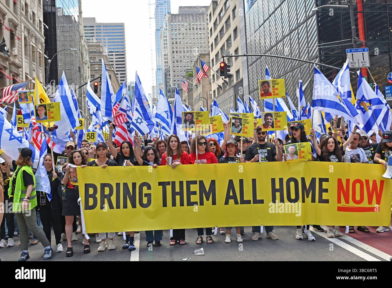 Photo by: Andrea Renault/STAR MAX/IPx 2025 5/18/25 The Israel Day Parade on Fifth Avenue in ...