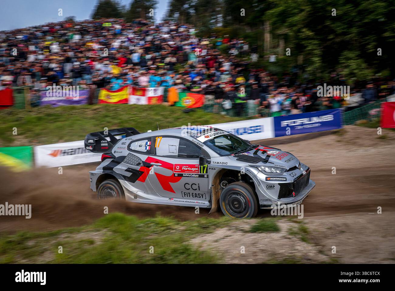17 Sebastien OGIER, Vincent LANDAIS, Toyota GR Yaris Rally1, action ...
