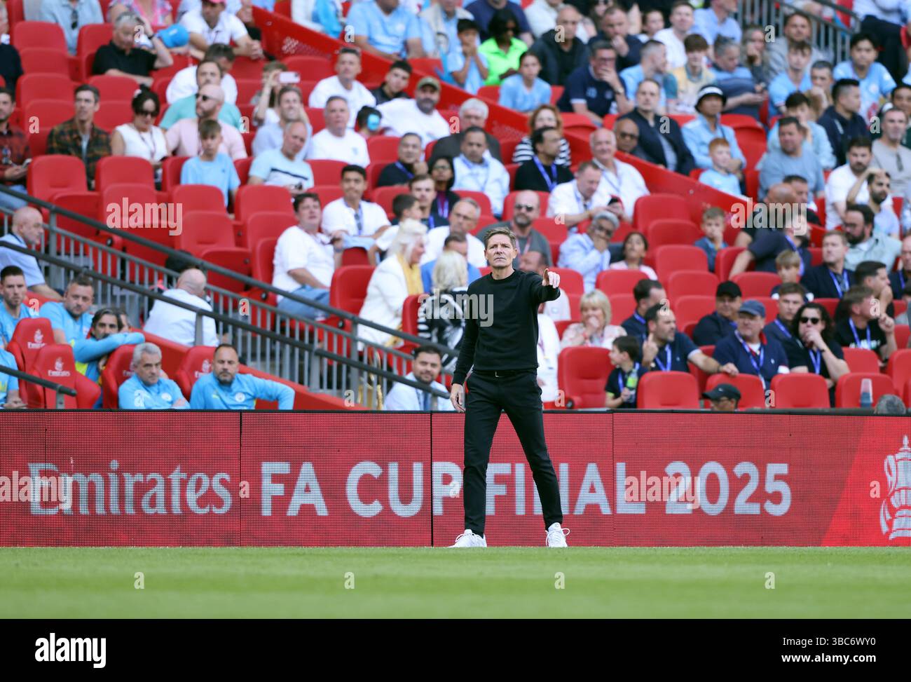 Oliver glasner crystal palace fa cup hi-res stock photography and ...