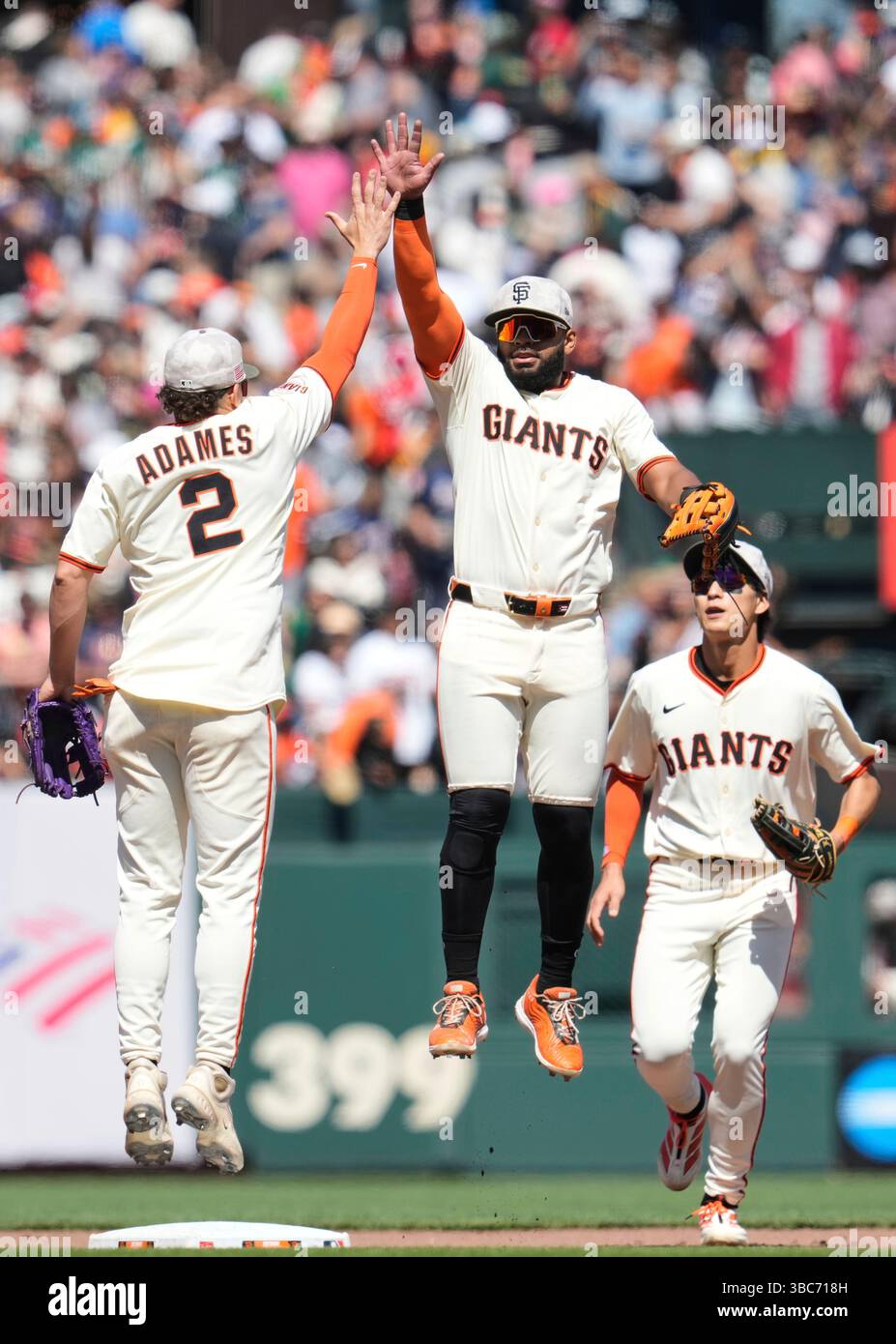 San Francisco Giants shortstop Willy Adames (2) and left fielder Heliot ...
