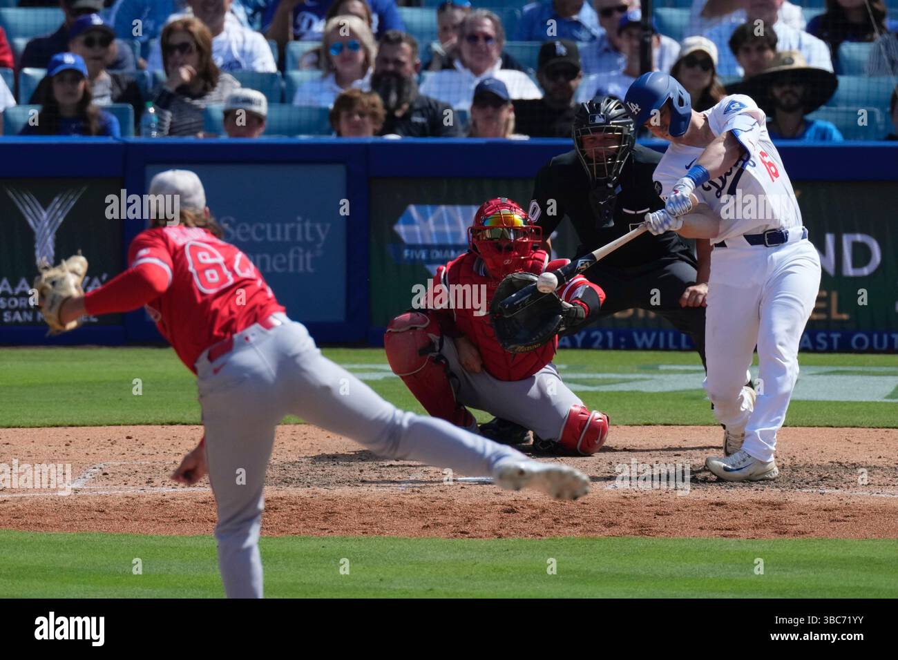 Los Angeles Dodgers' Will Smith, right, hits a three-run home run as ...