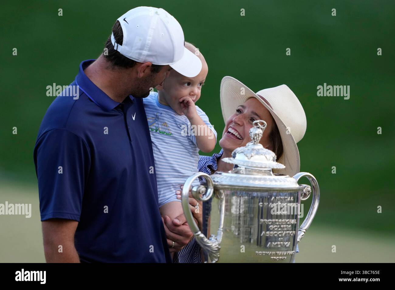 Scottie Scheffler, wife Meredith pose with their son Bennett after ...