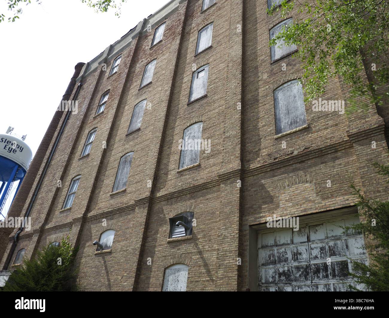 Smashed camera vintage hi-res stock photography and images - Alamy