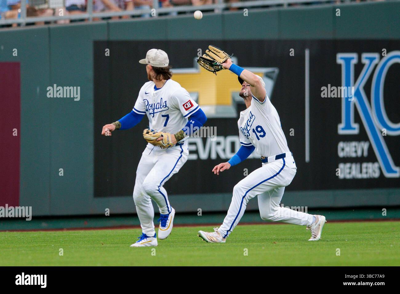 KANSAS CITY, MO - MAY 17: Kansas City Royals second base Michael Massey ...