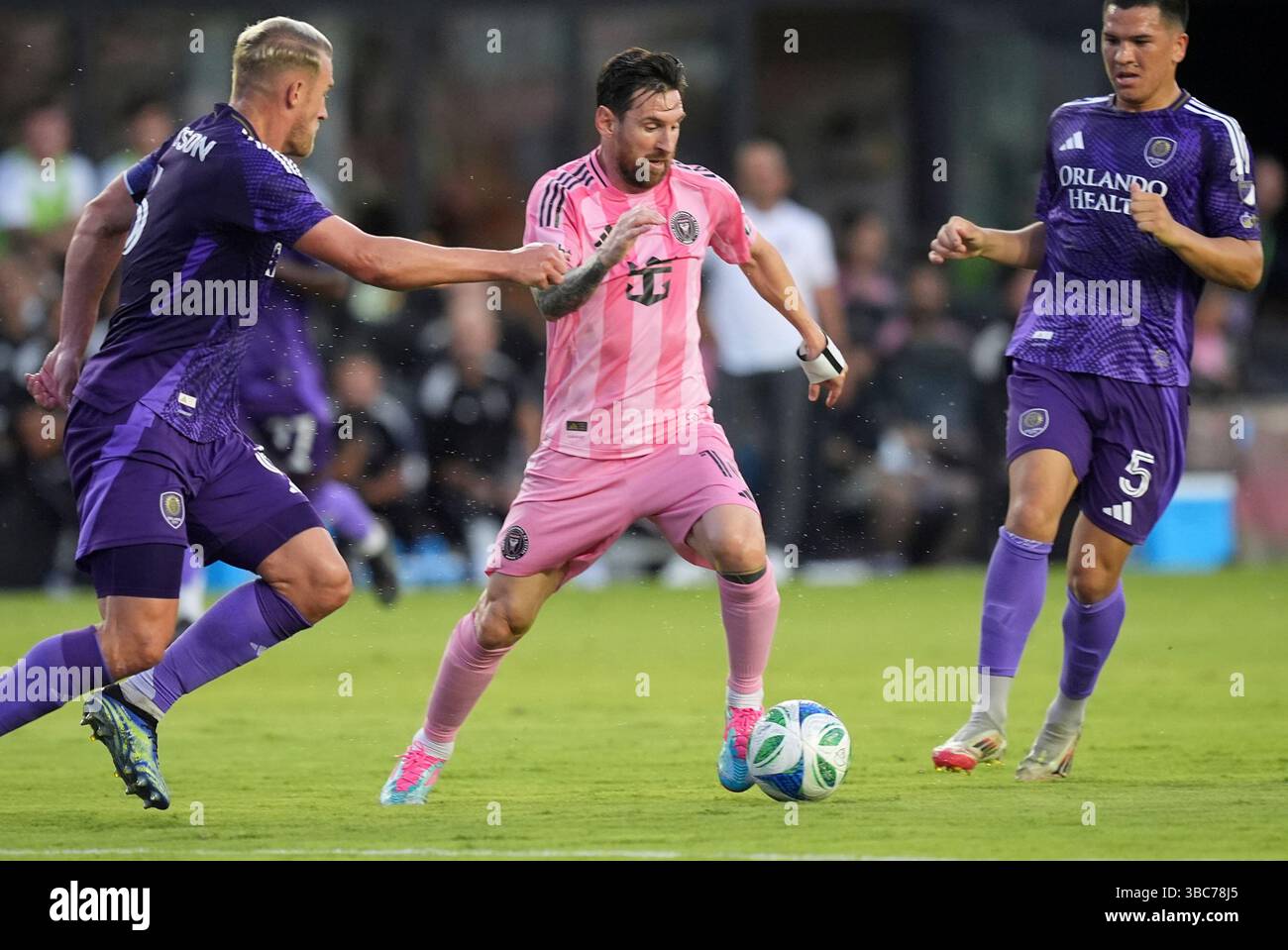 Inter Miami forward Lionel Messi (10) comes under pressure from Orlando ...