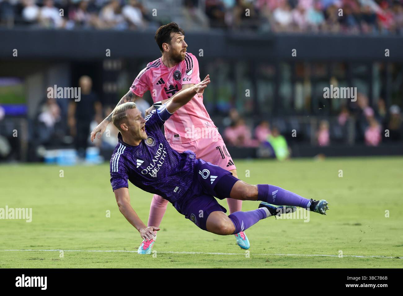 FT. LAUDERDALE, FL - MAY 18: Orlando City defender Robin Jansson (6 ...