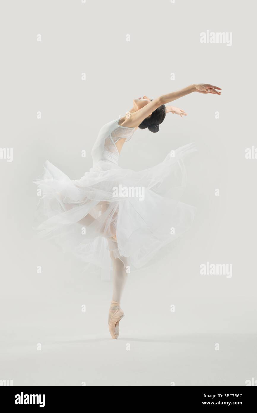 Ballet dancer performing grand jete hi-res stock photography and images ...