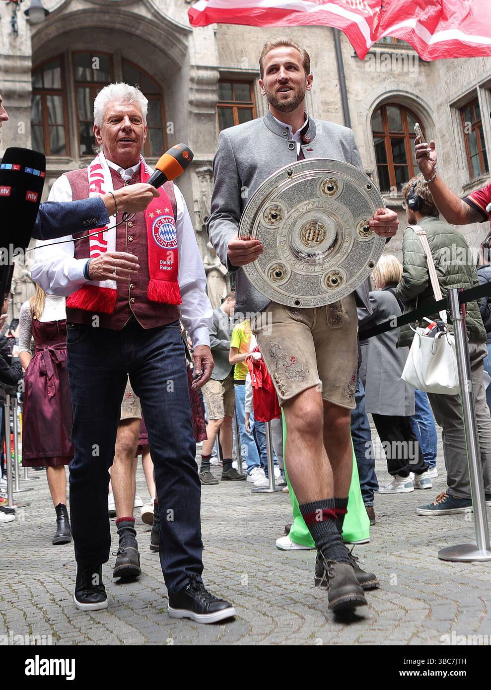 Munich, Germany. 18th May, 2025. Harry Kane (R) of Bayern Munich takes ...