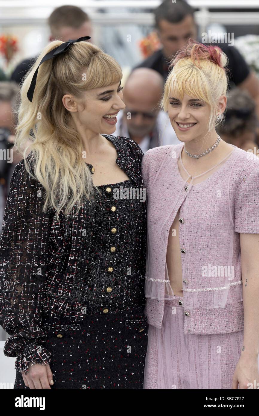 Kristen stewart chronology water hi-res stock photography and images ...