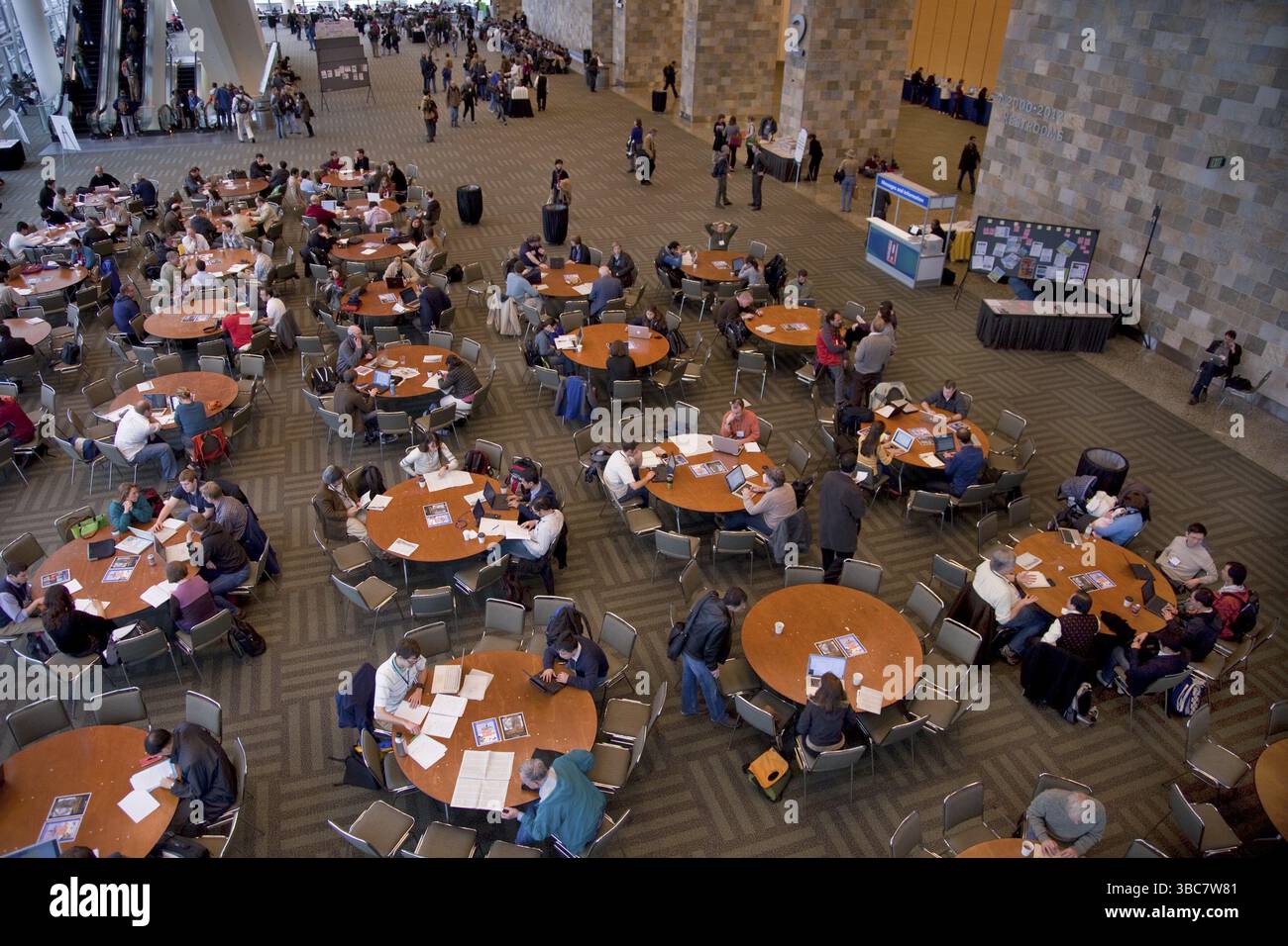 SAN FRANCISCO, USA, DECEMBER 18, 2009. Meeting and networking area ...