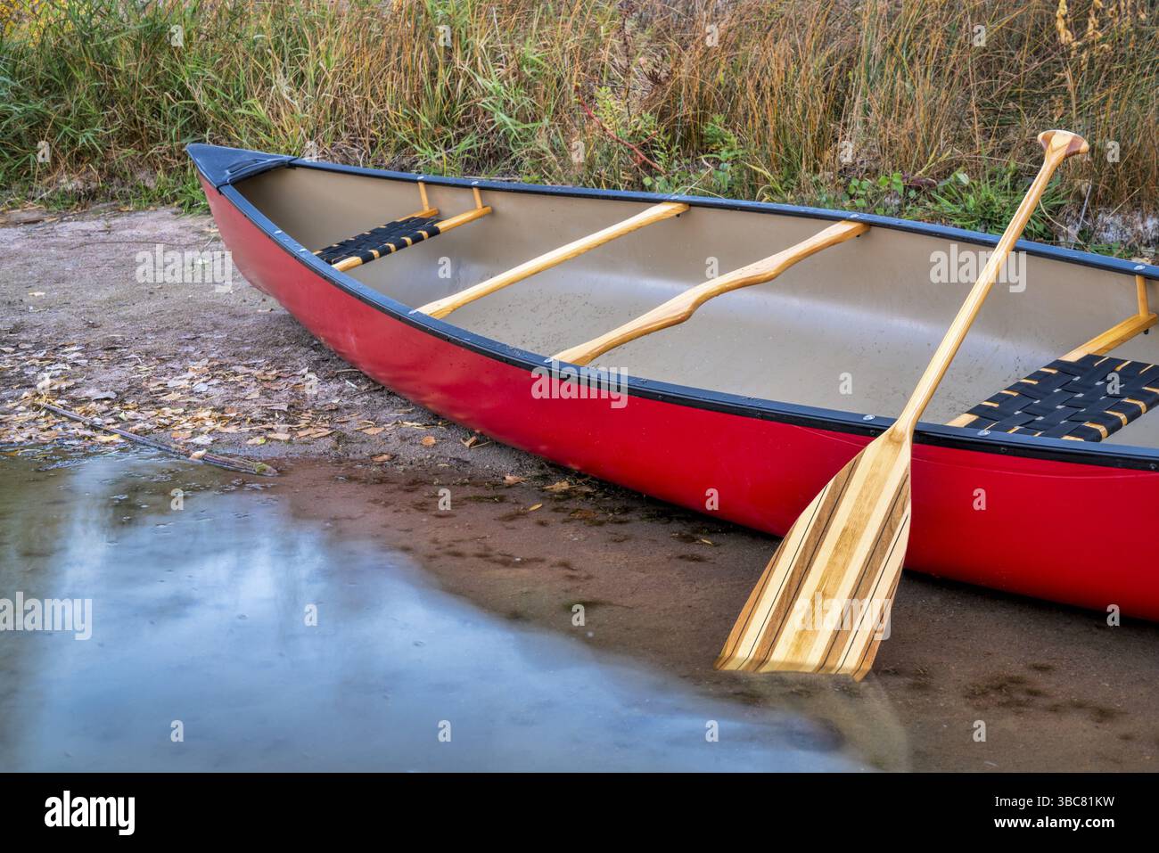Red tandem canoe wood hi-res stock photography and images - Alamy