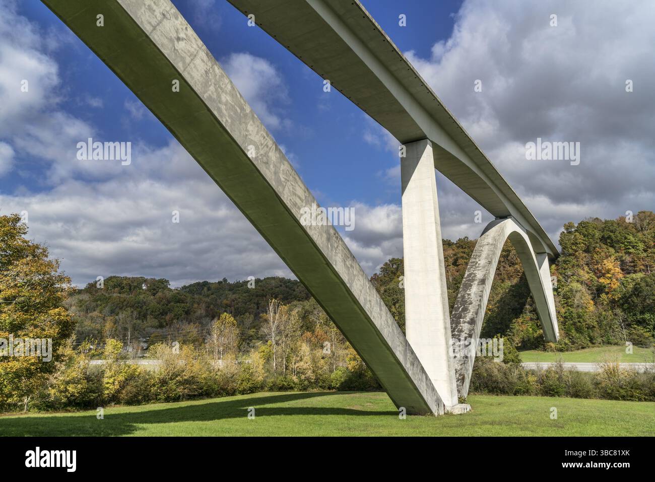 Double Arch Bridge at Natchez Trace Parkway near Franklin, TN, fall ...