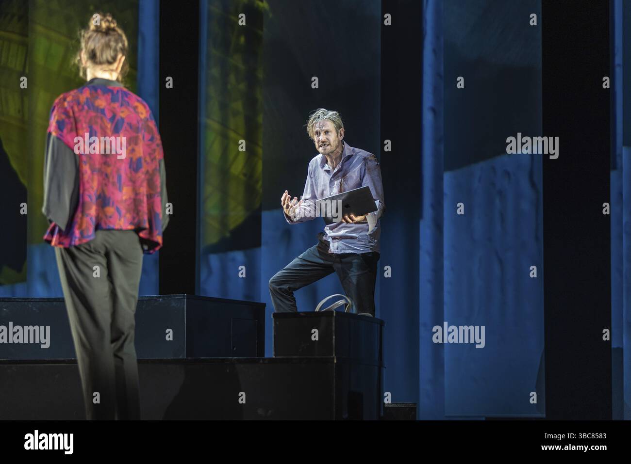 Replay by Yael Ronen at the Schaubuehne in Berlin. In 1988, an opera singer from the GDR stays ...
