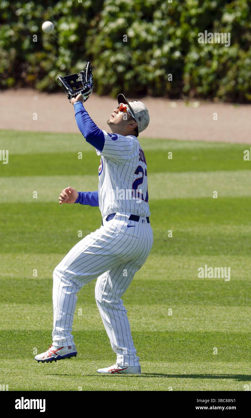 Chicago Cubs left fielder Seiya Suzuki catches a fly ball in the sixth ...