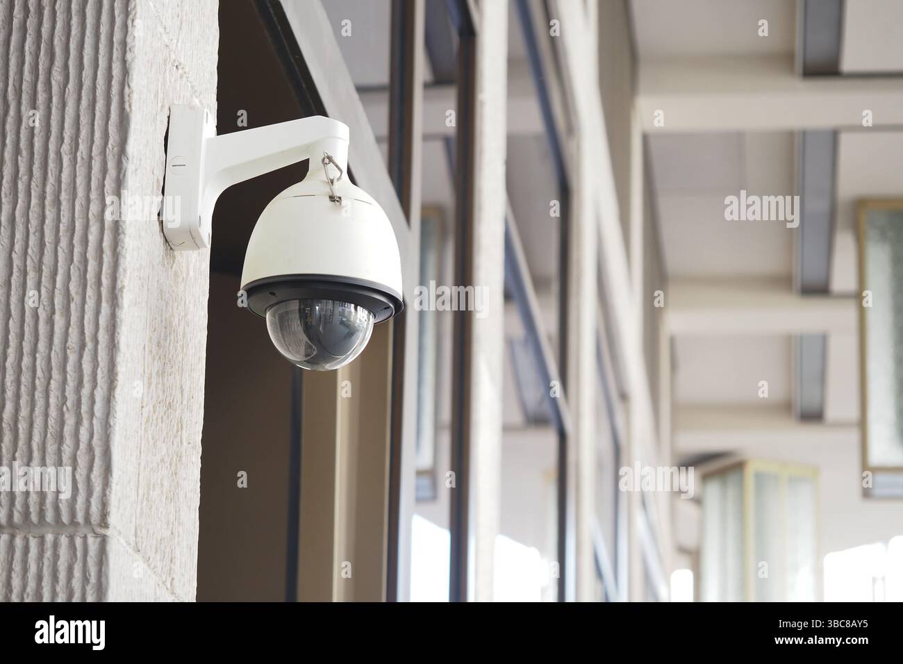 Security camera mounted on a modern building exterior Stock Photo - Alamy