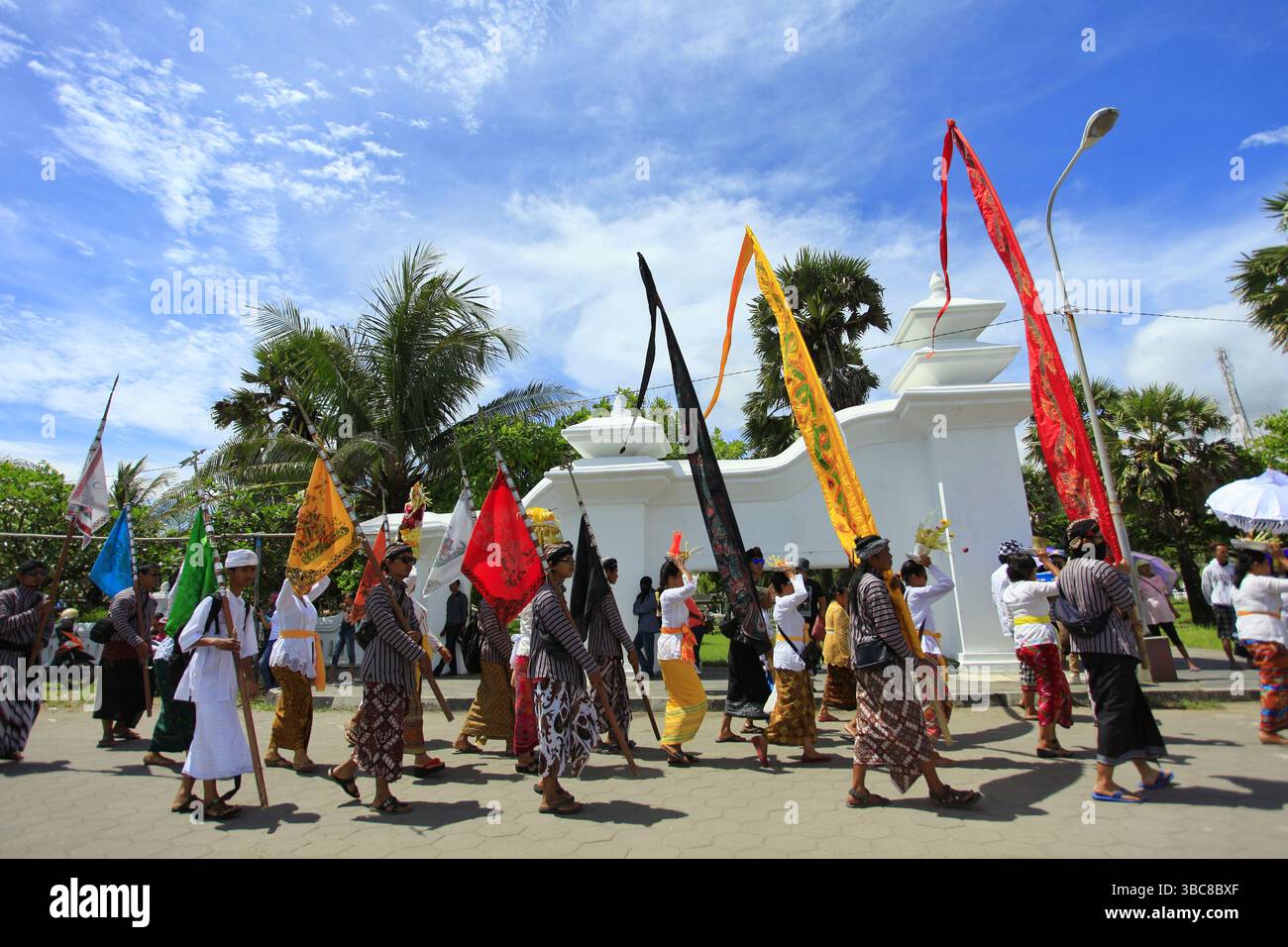 Balinese hindus during religious hi-res stock photography and images ...