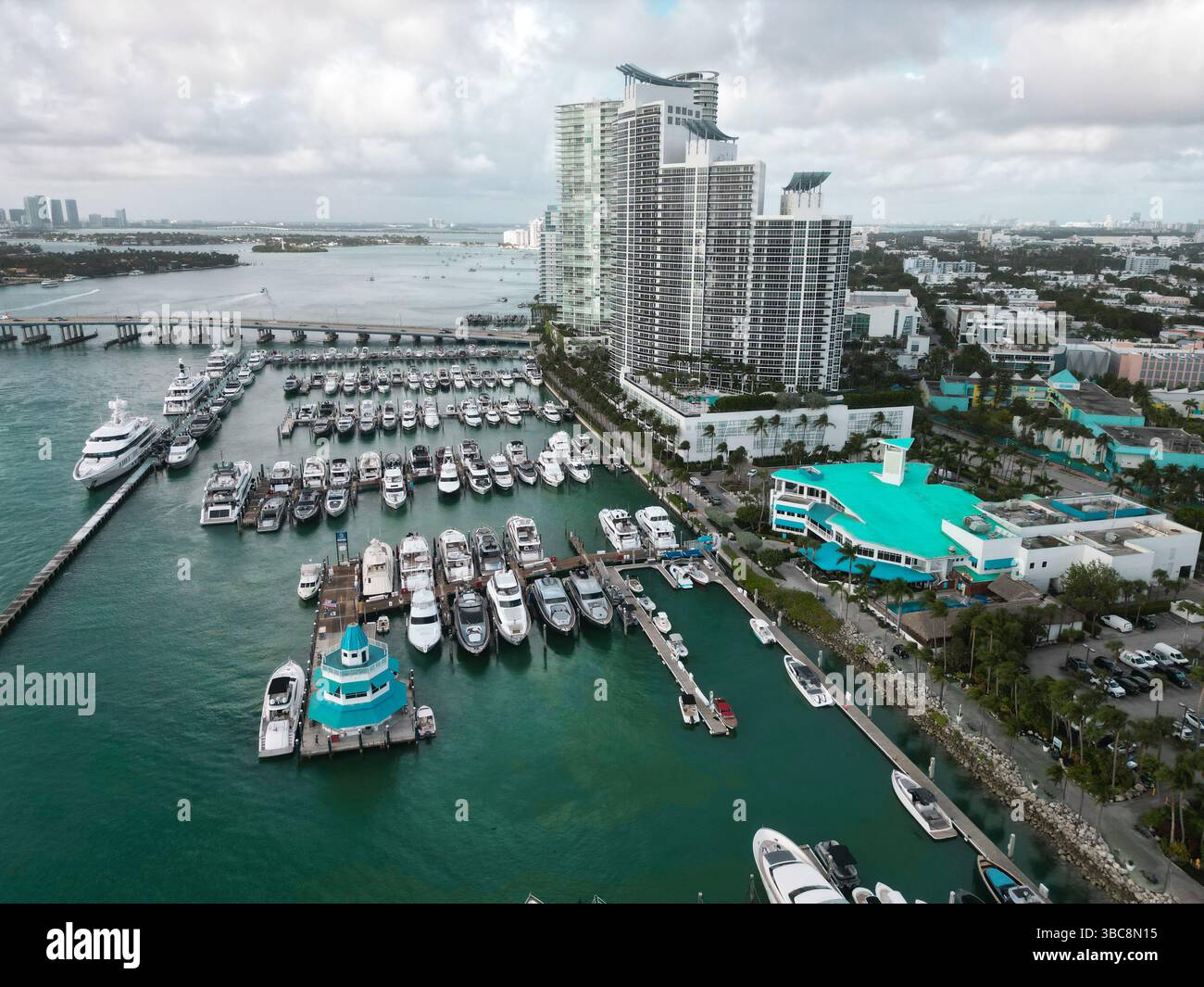 Private boat top view. Harbor marina with luxury sea boat. Yacht club ...