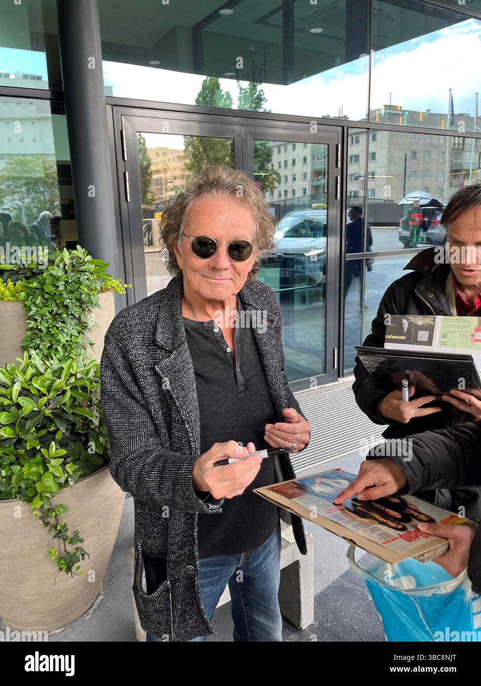 Mickey THOMAS, STARSHIP, with fans, visit in Vienna, Austria, on 16 May ...