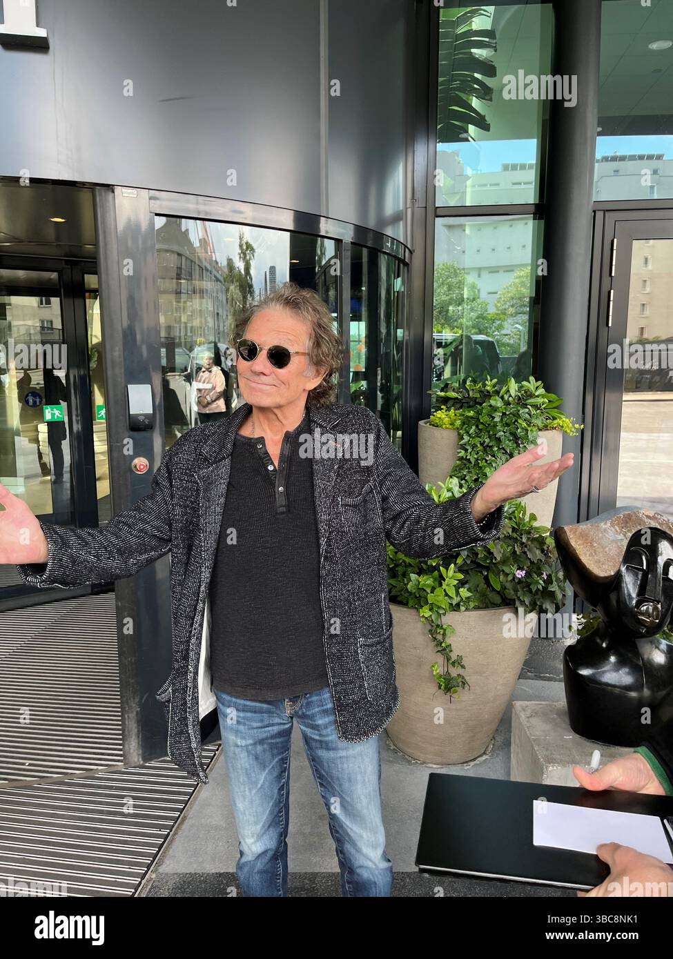 Mickey THOMAS, STARSHIP, with fans, visit in Vienna, Austria, on 16 May ...