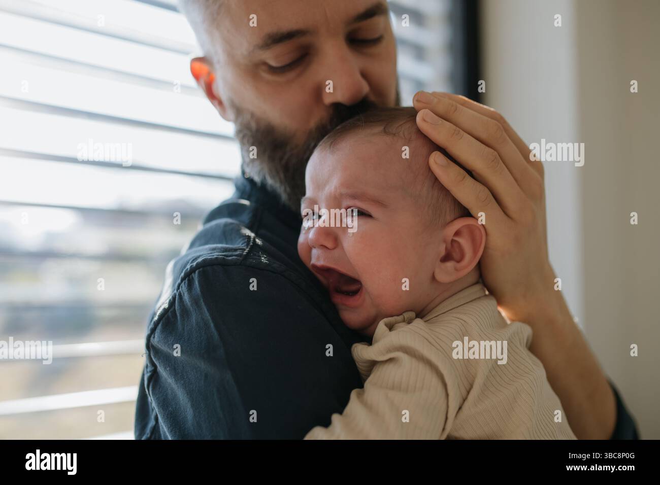 Father screaming baby hi-res stock photography and images - Alamy