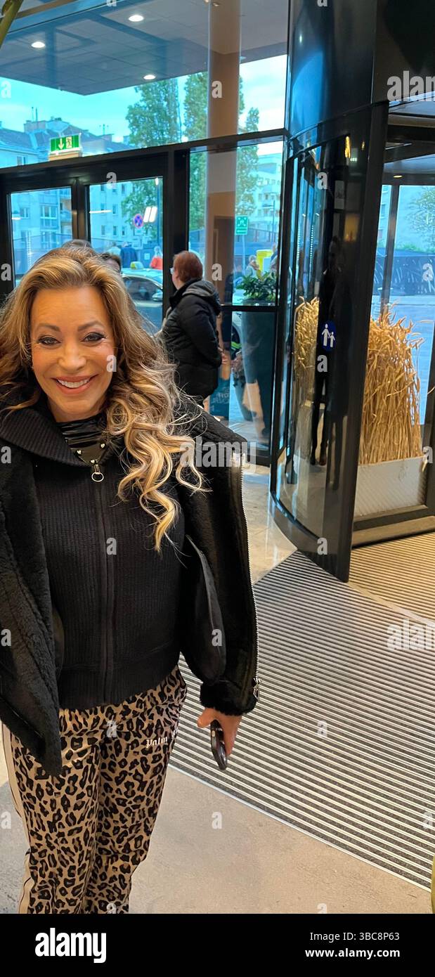 Taylor DAYNE with fans, visit in Vienna, Austria, on 16 May 2025, for ...