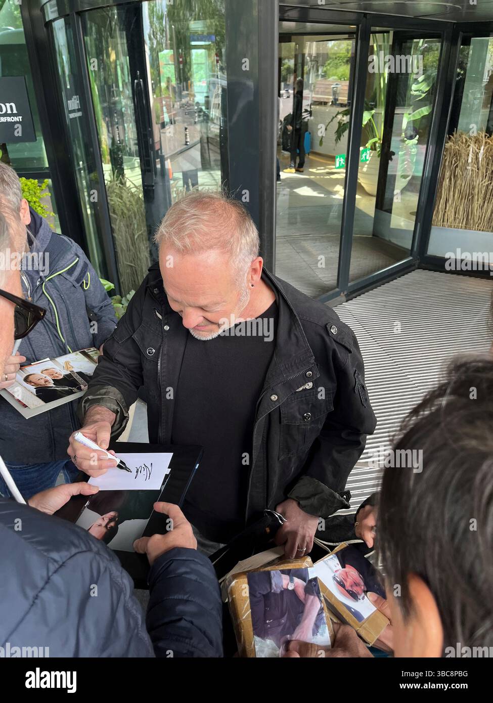 Cutting crew - Nicholas "Nick" van Eede with fans, visit in Vienna ...