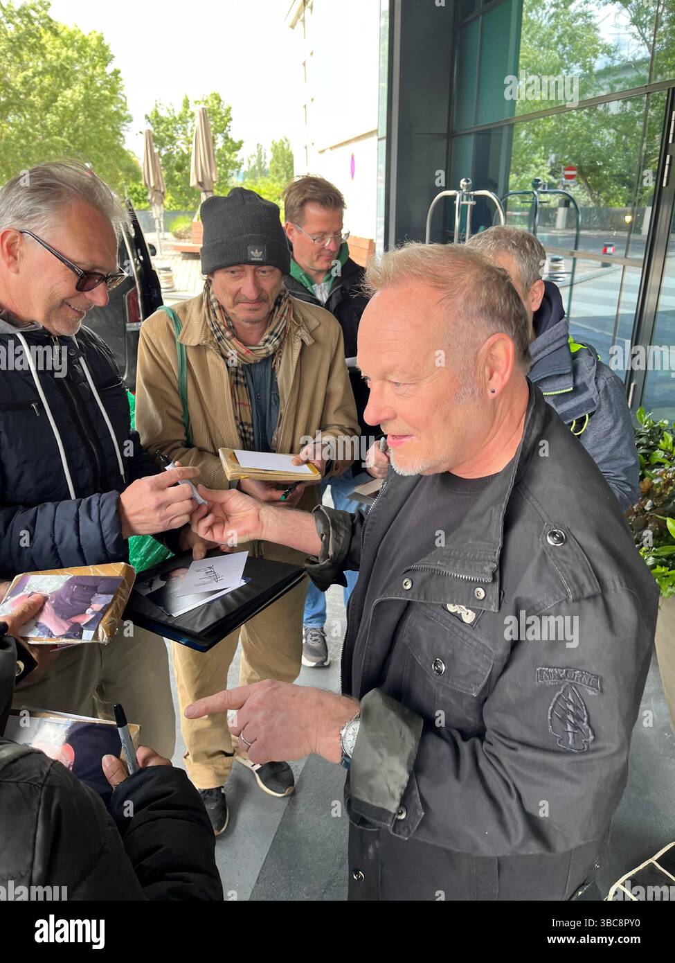 Cutting crew - Nicholas "Nick" van Eede with fans, visit in Vienna ...