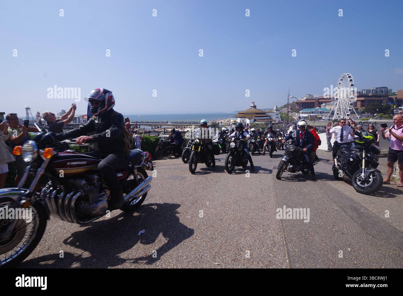 0ver a 1000 Motorcycle Riders Ride in The Distinguished Gentlemans Ride ...