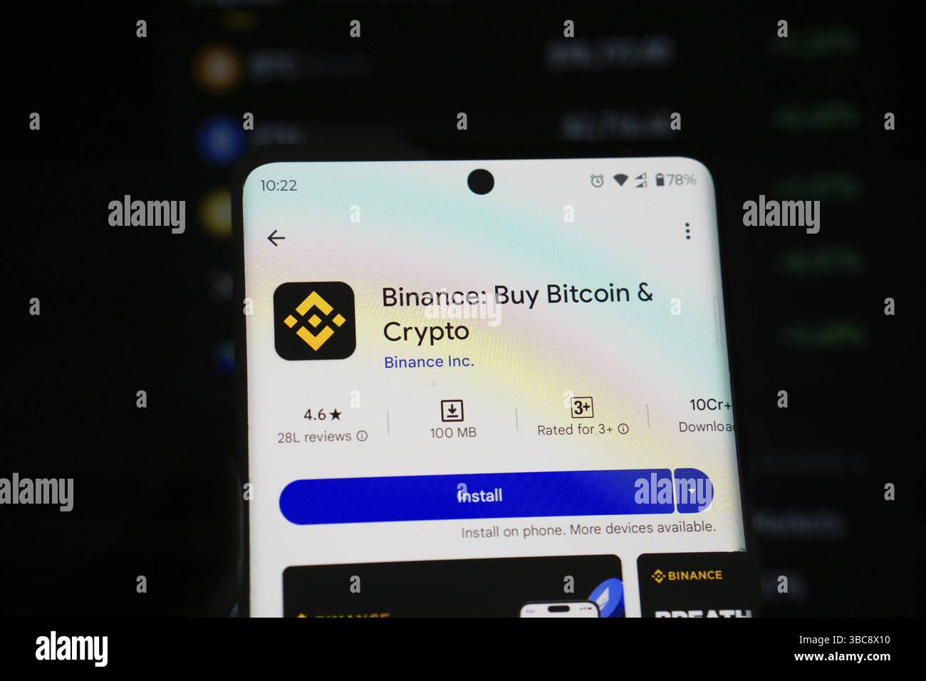 Binance download screen for mobile app on Play Store Stock Photo - Alamy
