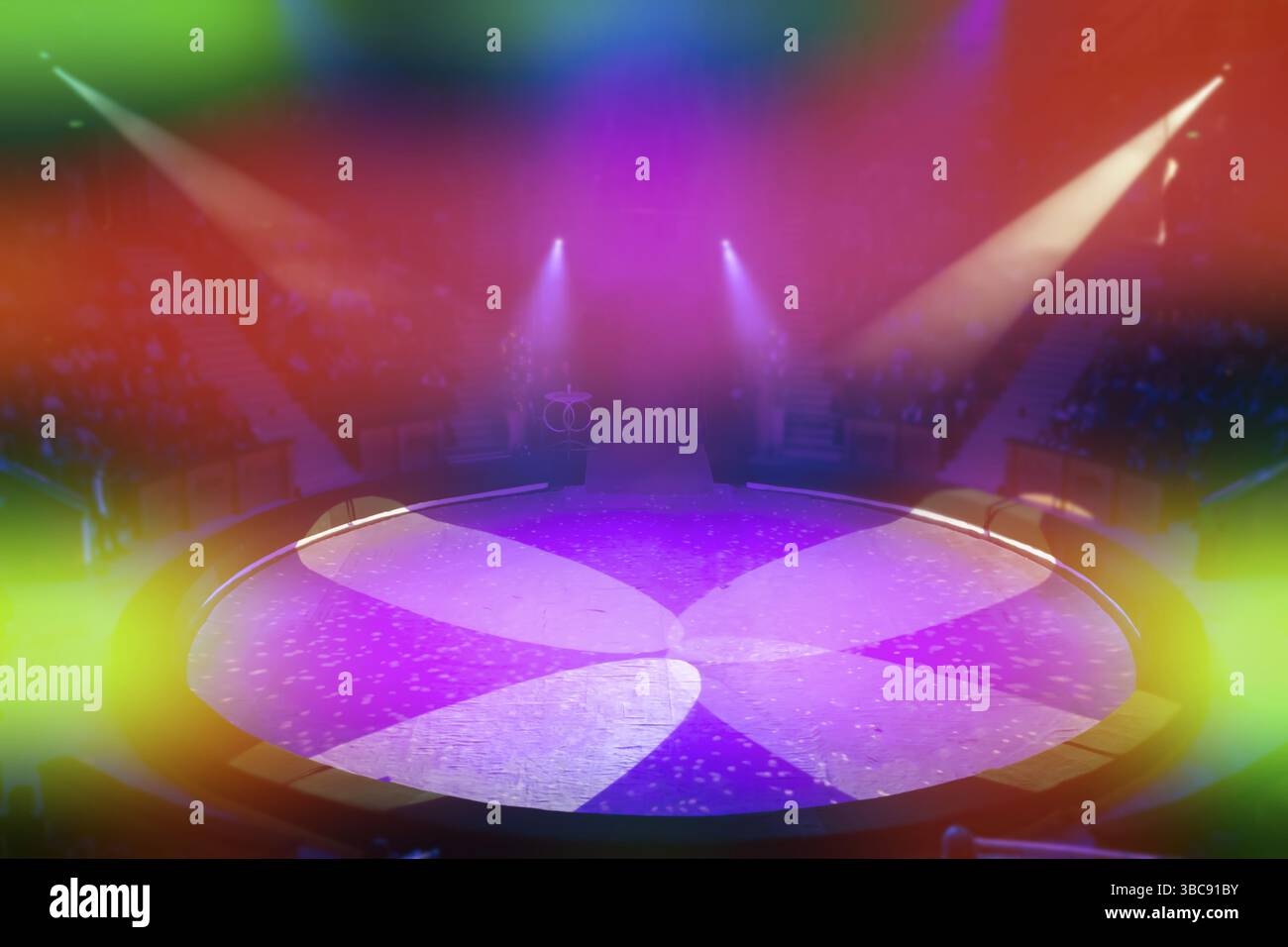 Circus arena in beams hi-res stock photography and images - Alamy