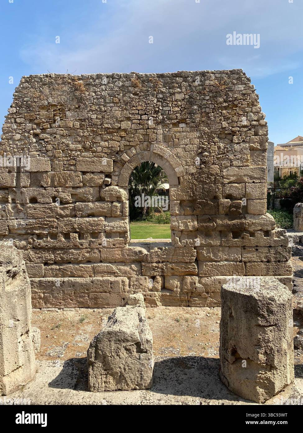 Exploring the historical jewish mikveh in Ortigia, Siracusa, Sicily ...