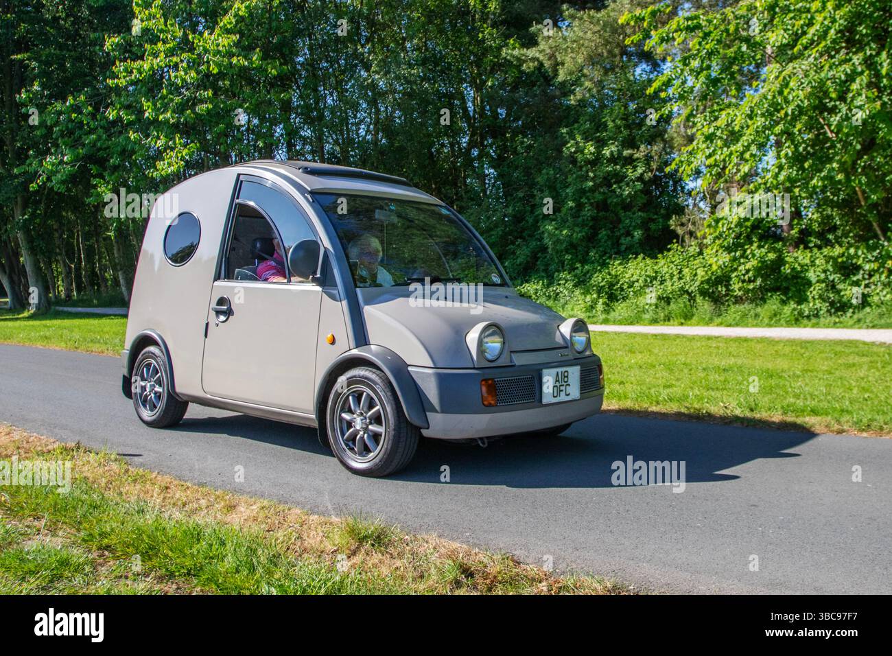 1990 90s nineties Nissan Auto Beige LCV Car Derived Van Petrol 1480 cc ...