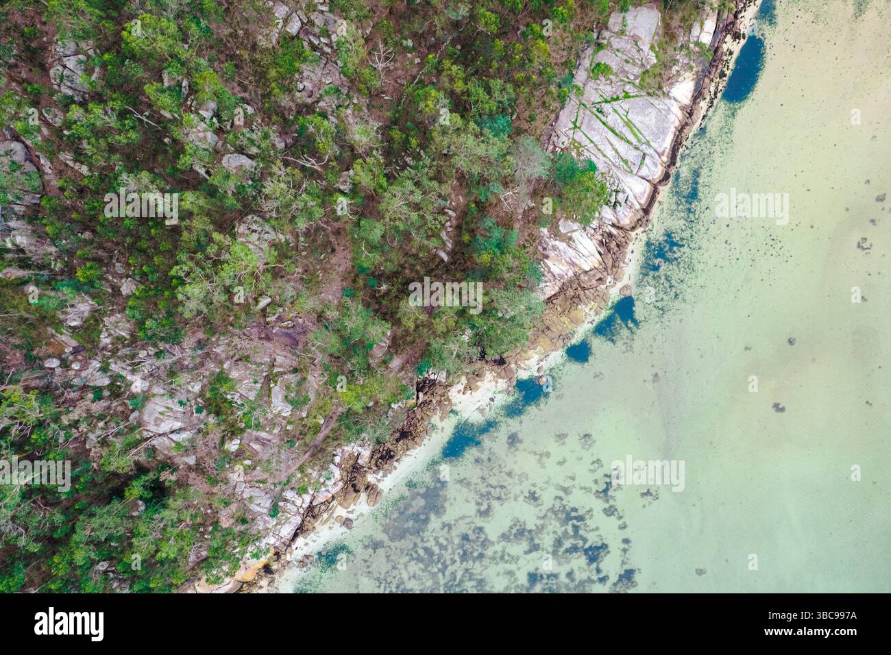 View rocky coastline hi-res stock photography and images - Alamy