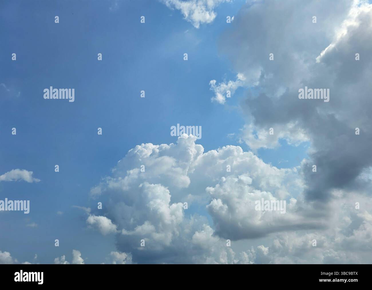 Beautiful sky with cumulus clouds. Blue sky clouds background, beautiful landscape with clouds ...