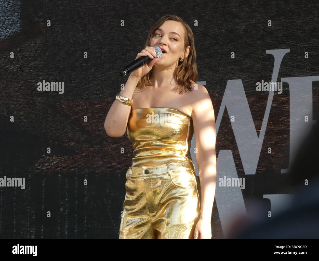 Polina Zizak, known for her standout performances on the Russian ...