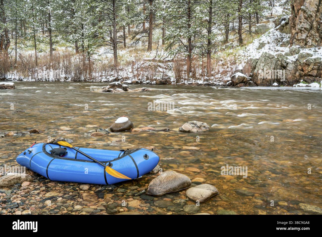 Inflatable packraft one person hi-res stock photography and images - Alamy