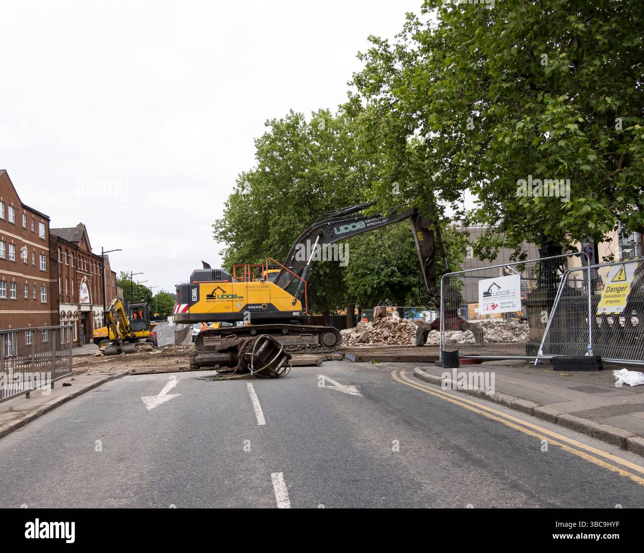 Demolition site of pedestrian footbridge hi-res stock photography and ...