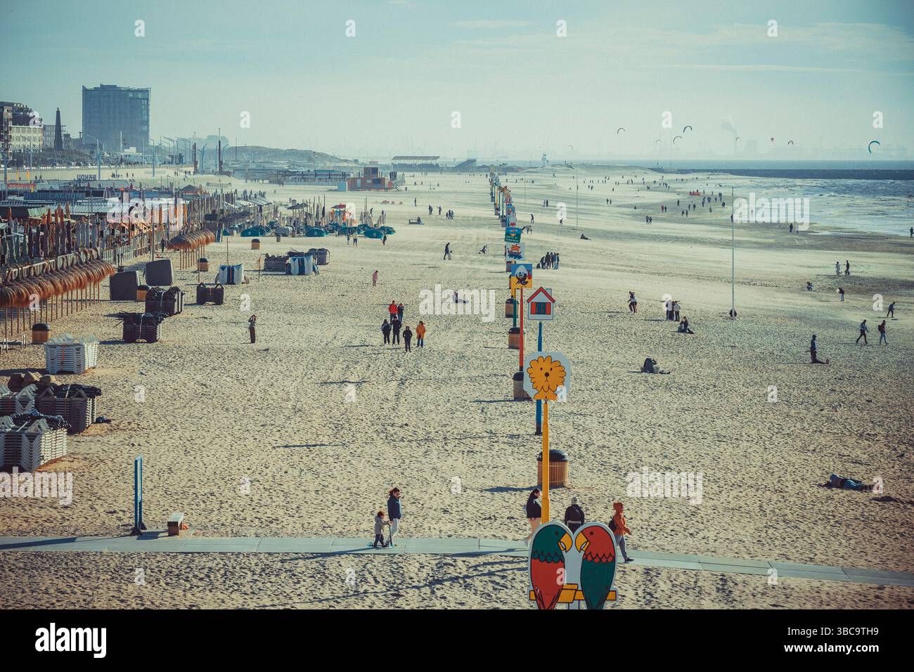 Beach bars scheveningen hi-res stock photography and images - Alamy