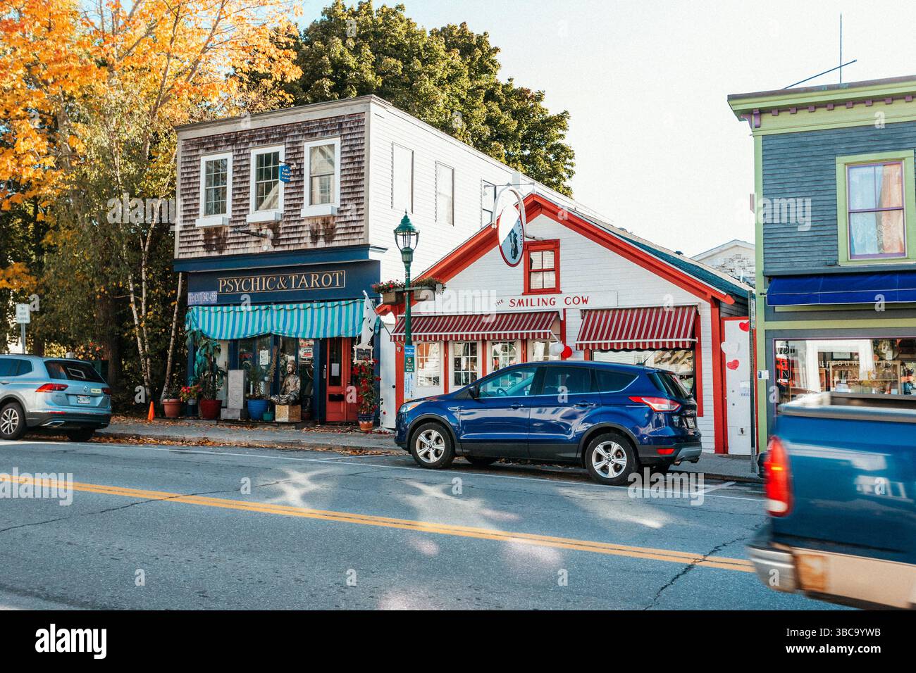 Colorful storefronts parked cars hi-res stock photography and images ...