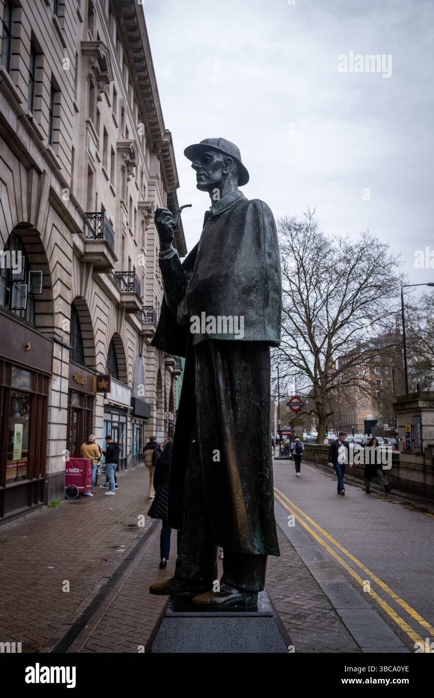 Statue of Sherlock Holmes character from Sir Arthur Conan Doyle s novel ...