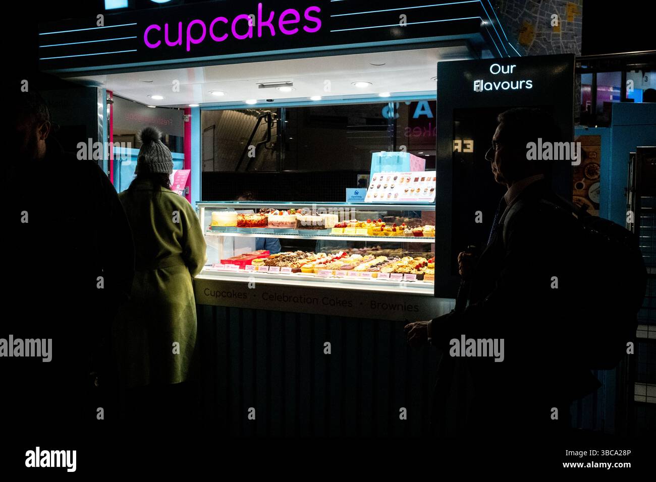 Stand selling cupcake cakes in Liverpool Street train Station in the ...