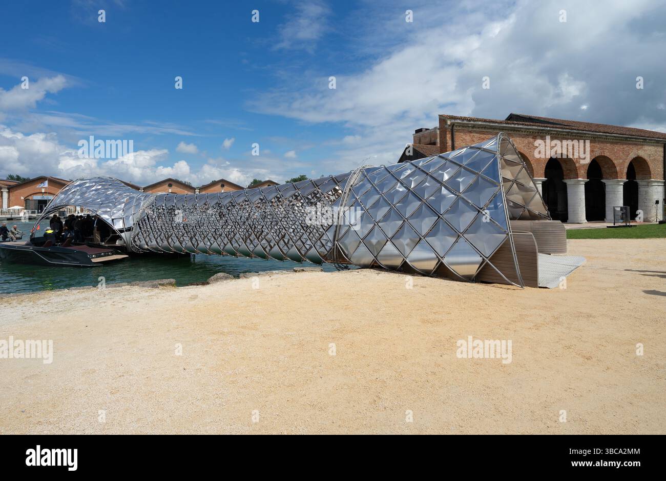 Norman Foster & Porsche, Gateway to Venice's Waterway installation ...