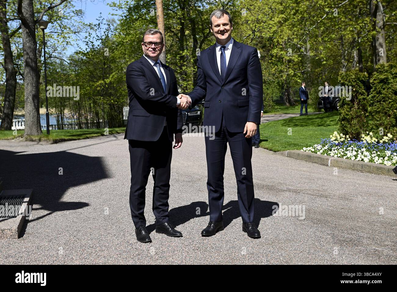 Helsinki, Finland. 19th May, 2025. Finnish Prime Minister Petteri Orpo (left) shaking hands with ...