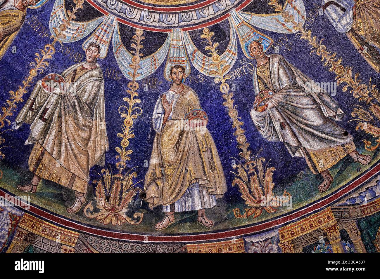 particolare dei 12 apostoli - mosaici della cupola - V secolo - Ravenna ...