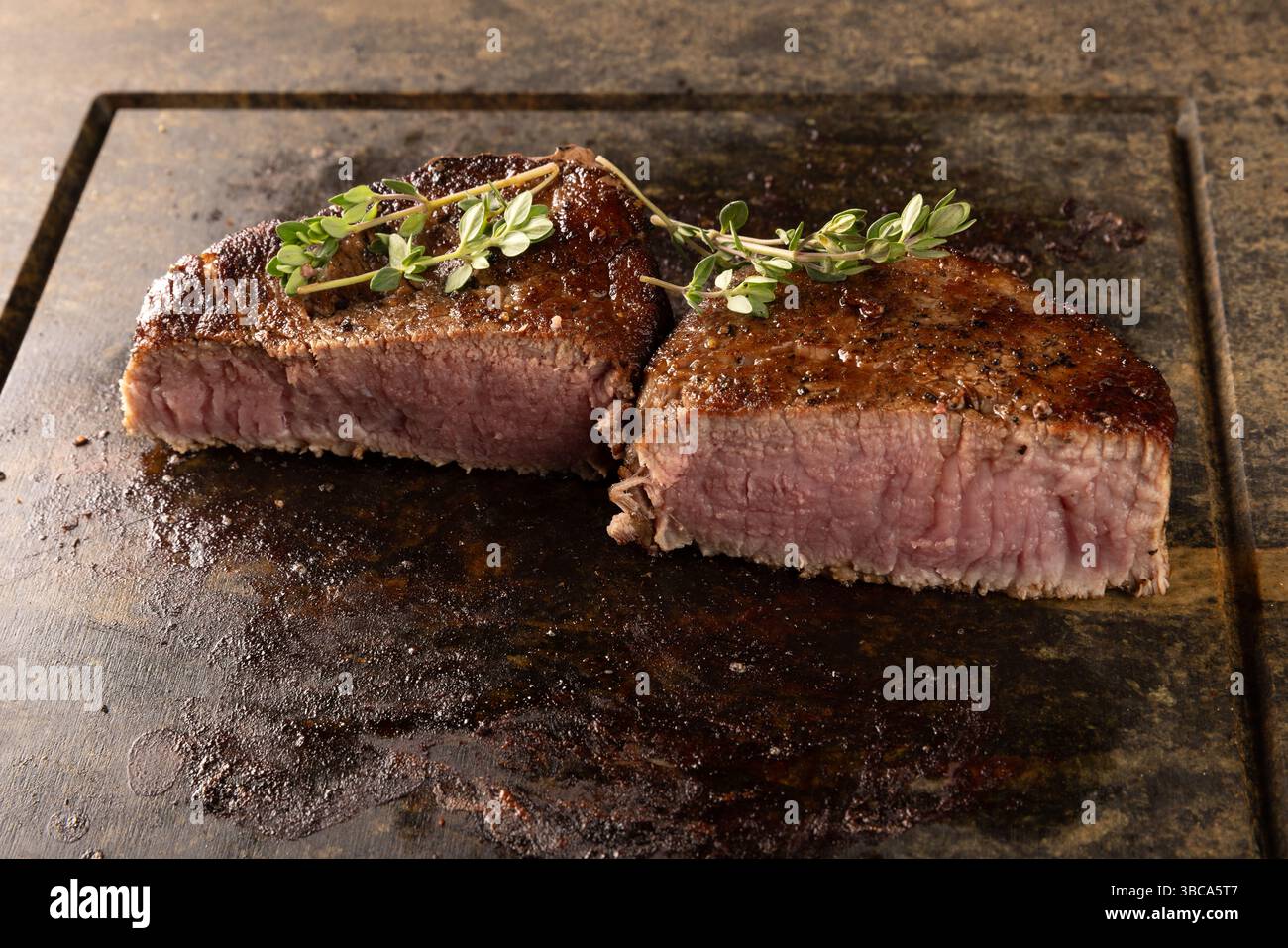 Sizzling medium rare filet hi-res stock photography and images - Alamy