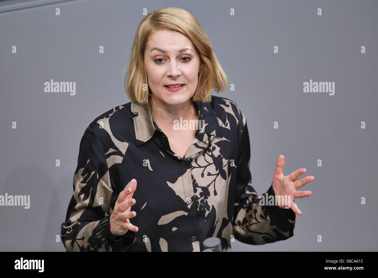 Berlin, Deutschland, 15.05.2025: Deutscher Bundestag: 4 ...