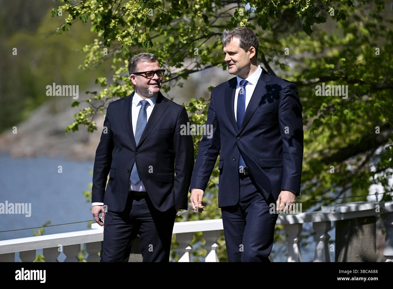 Helsinki, Finland. 19th May, 2025. Finnish Prime Minister Petteri Orpo (left) and his Lithuanian ...