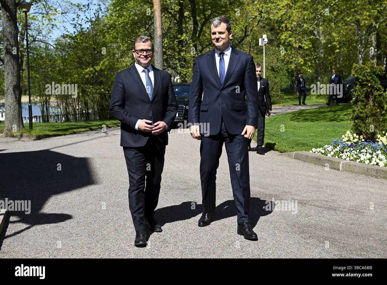 Helsinki, Finland. 19th May, 2025. Finnish Prime Minister Petteri Orpo (left) and his Lithuanian ...